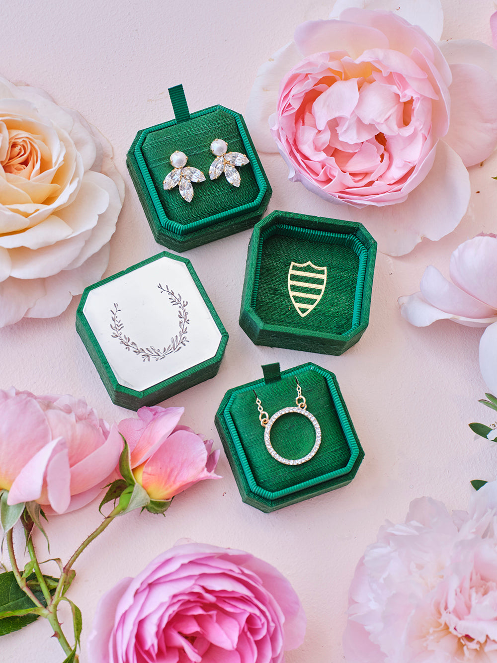 The Levi Necklace Box – The Mrs. Box