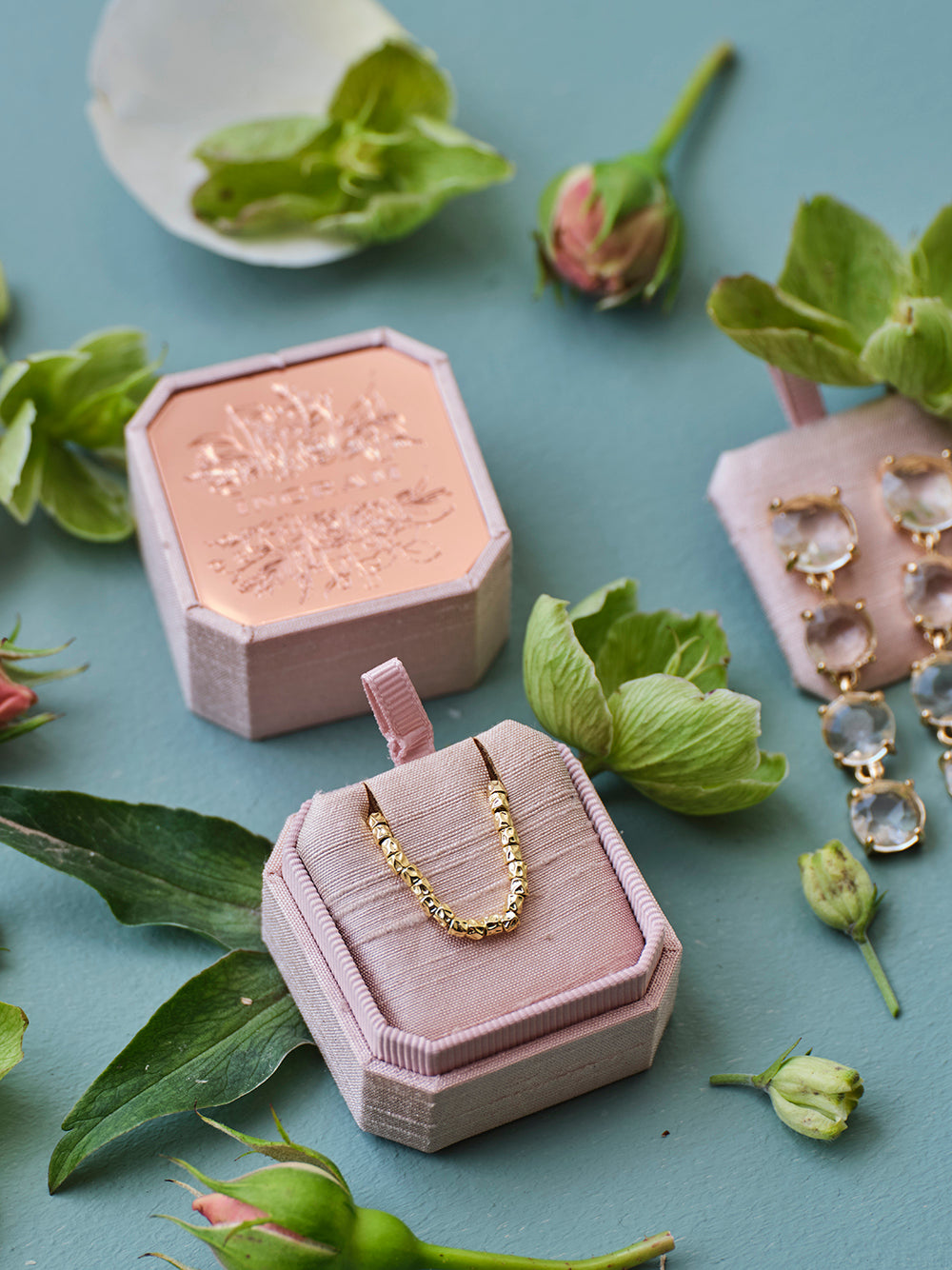 The Livy Necklace Box – The Mrs. Box